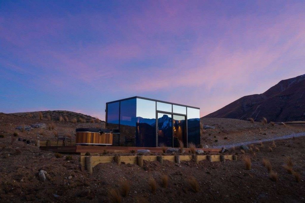 NEW LUXURY MIRRORED PODS OPEN AT LINDIS