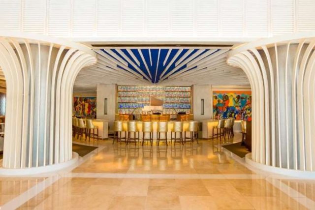 Explore the Electrifying Nightlife in Nassau