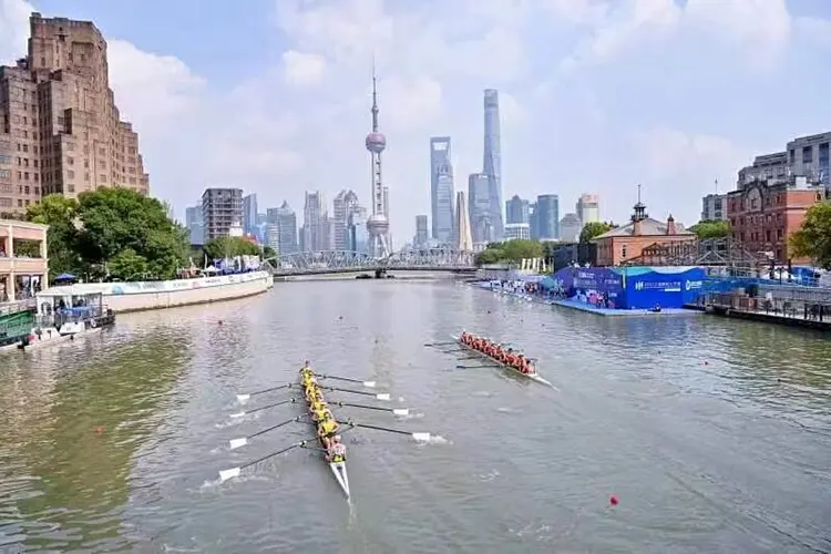 2023 Head of Shanghai River Regatta Held along the Suzhou Creek