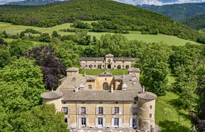 Guide Launches for Buyers of French Castles